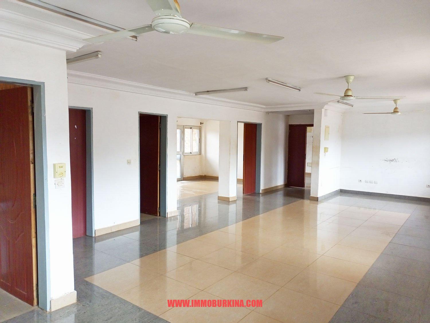 UN IMMEUBLE R+3 EN LOCATION À OUAGADOUGOU QUARTIER CISSIN SUR IMMO ...