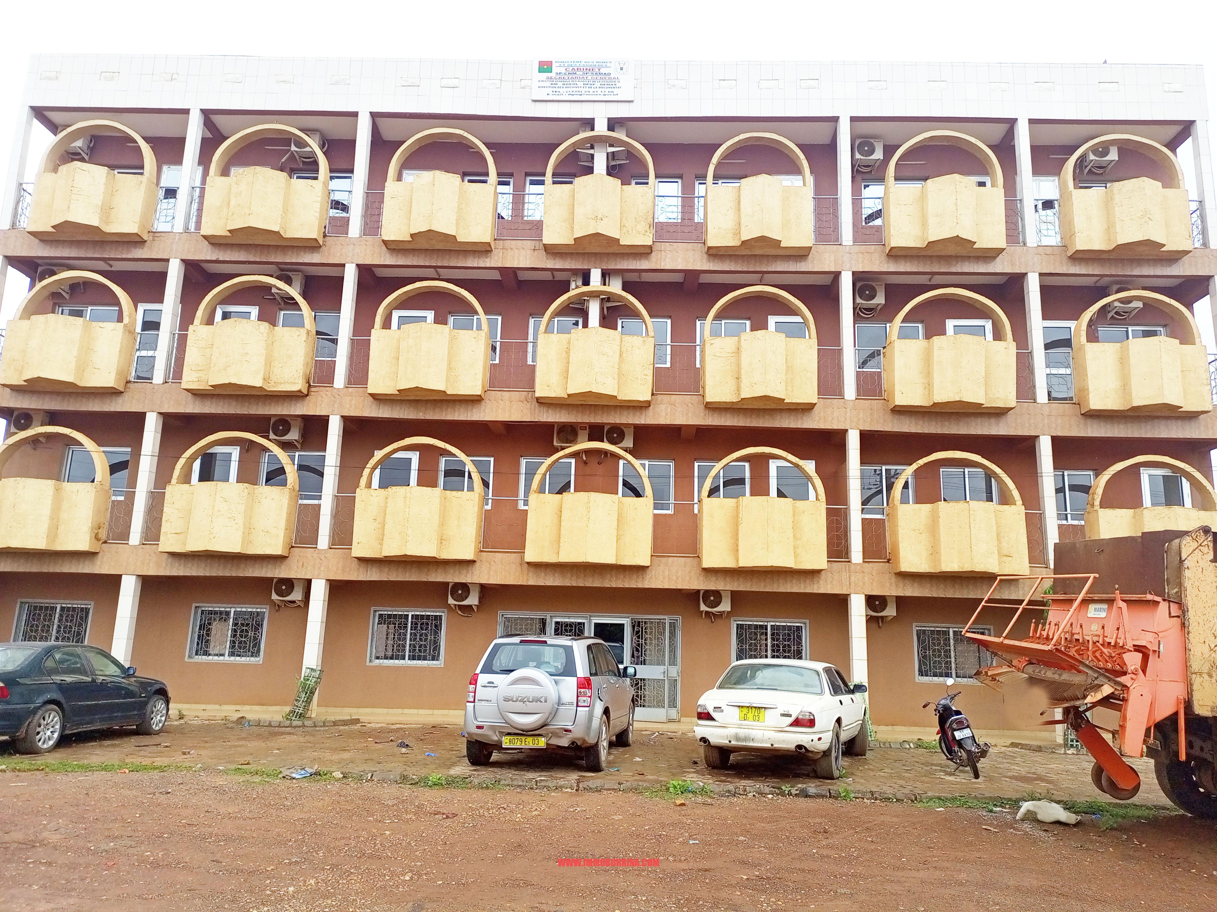 UN IMMEUBLE R+3 EN LOCATION À OUAGADOUGOU QUARTIER CISSIN SUR IMMO ...